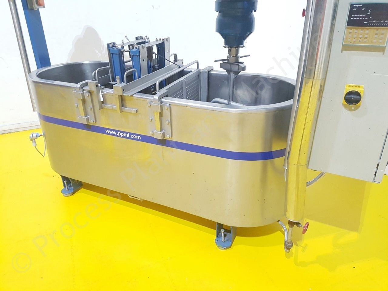Used 500 Ltr Stainless Steel Jacketed Cheese Vat with Integrated Press ...