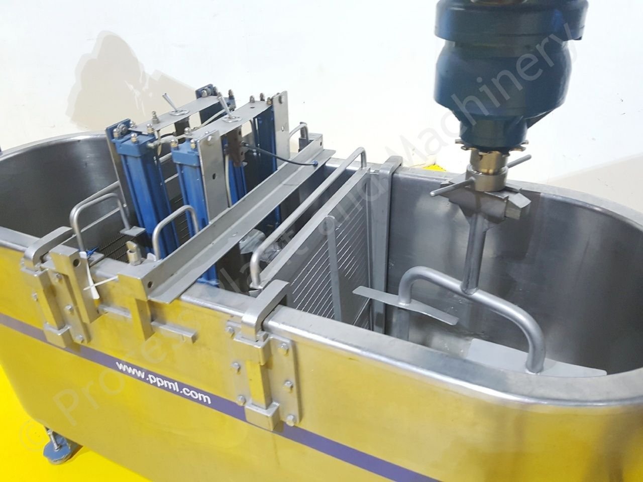 Used 500 Ltr Stainless Steel Jacketed Cheese Vat with Integrated Press ...