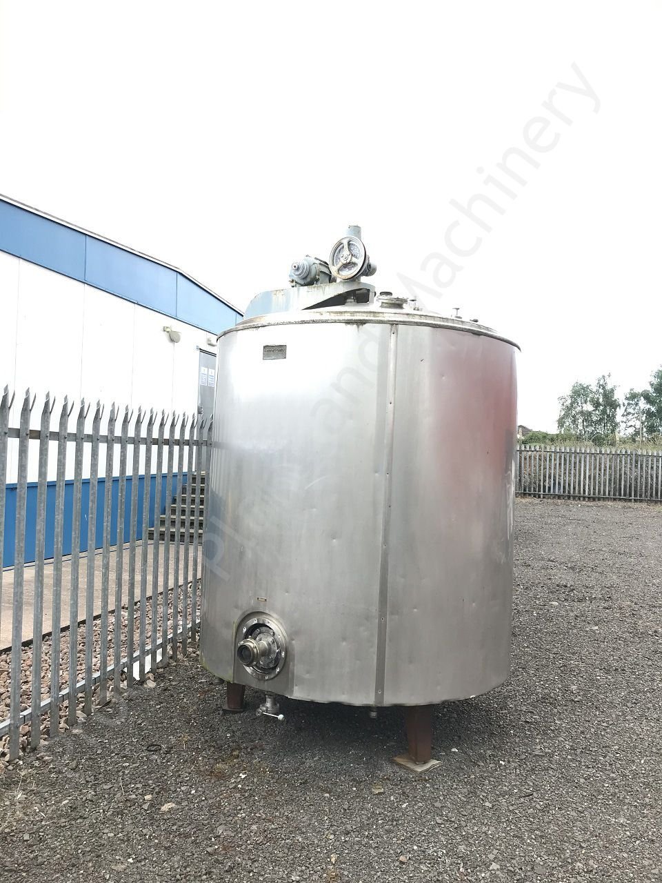 Used 2,500 Ltr Stainless Steel Insulated Tank with Top-Mounted Multi ...